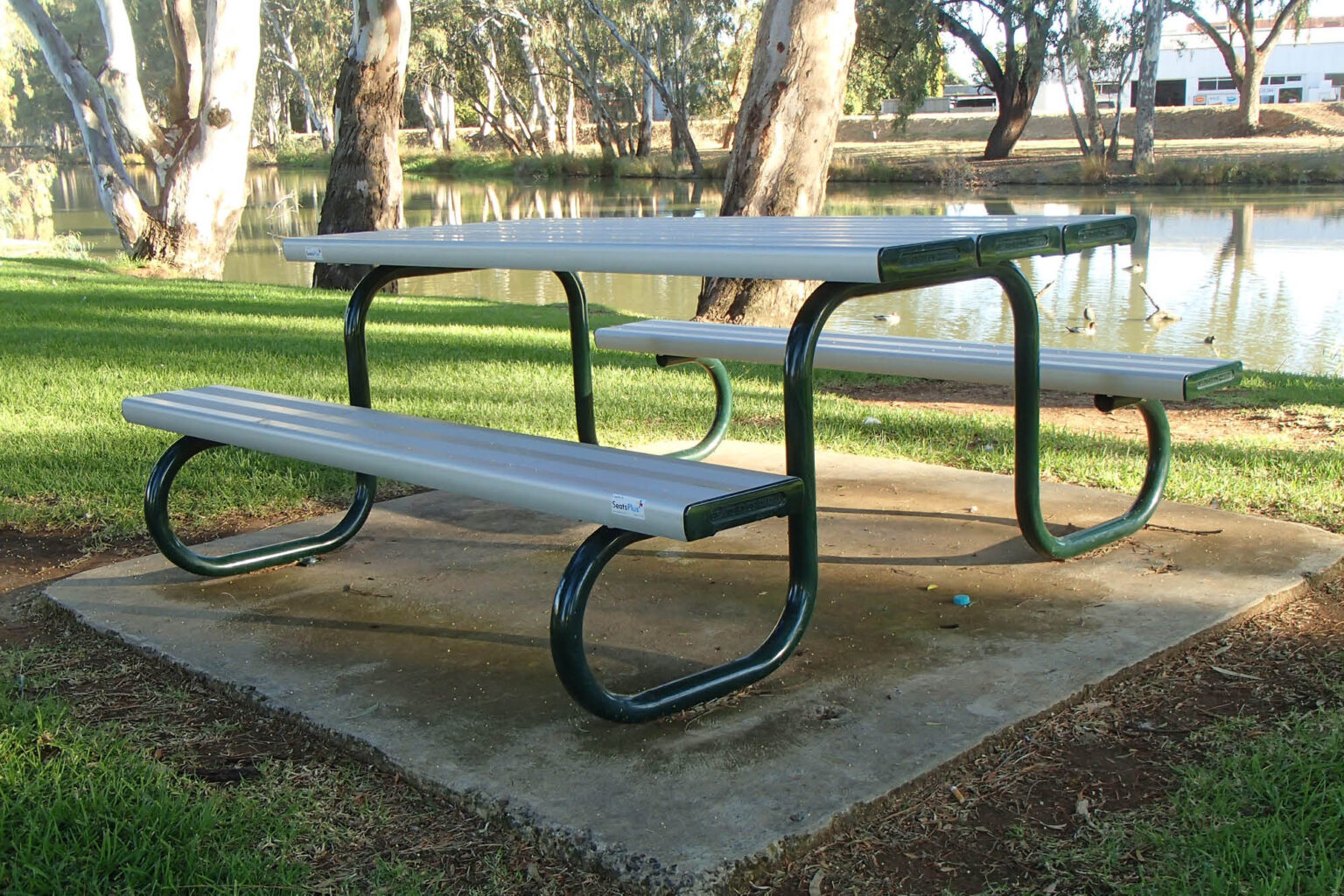 Monash Sheltered Park Setting | SeatsPlus